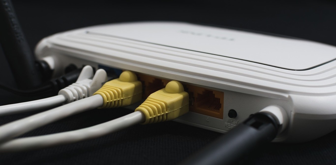 Un hacker está infiltrándose en miles de routers vulnerables y los está ...