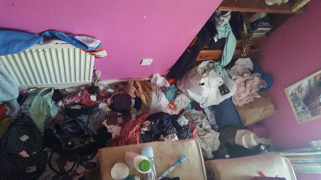 Unos padres ganan el premio a la habitación más desordenada: la de sus ...