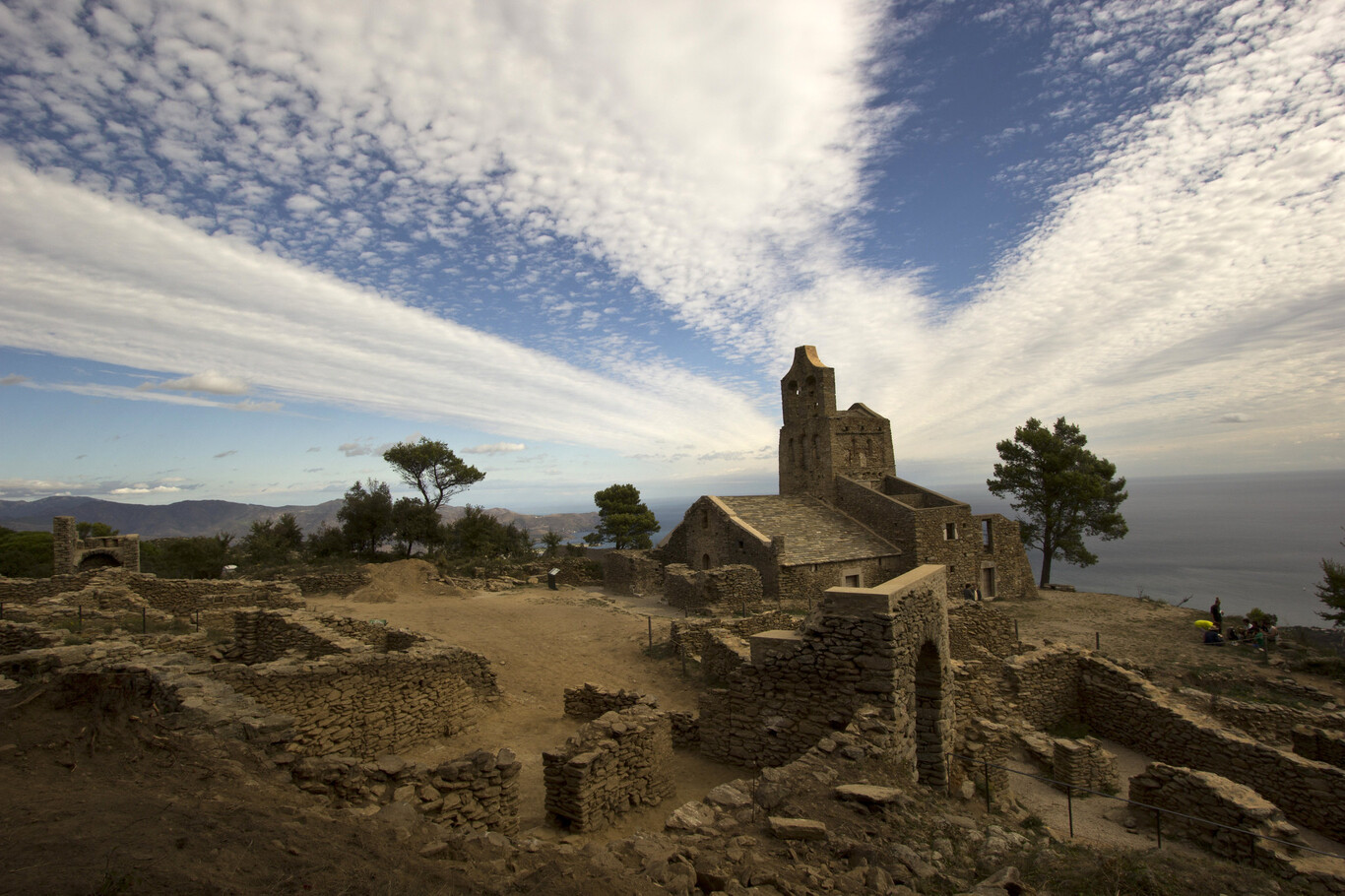 Abandonado y con vistas al mar: el pueblo del Mediterráneo que fue ...