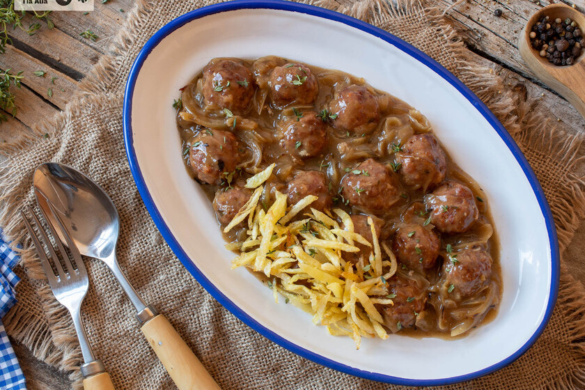 Albóndigas en salsa de cebolla, receta de cocina fácil y deliciosa