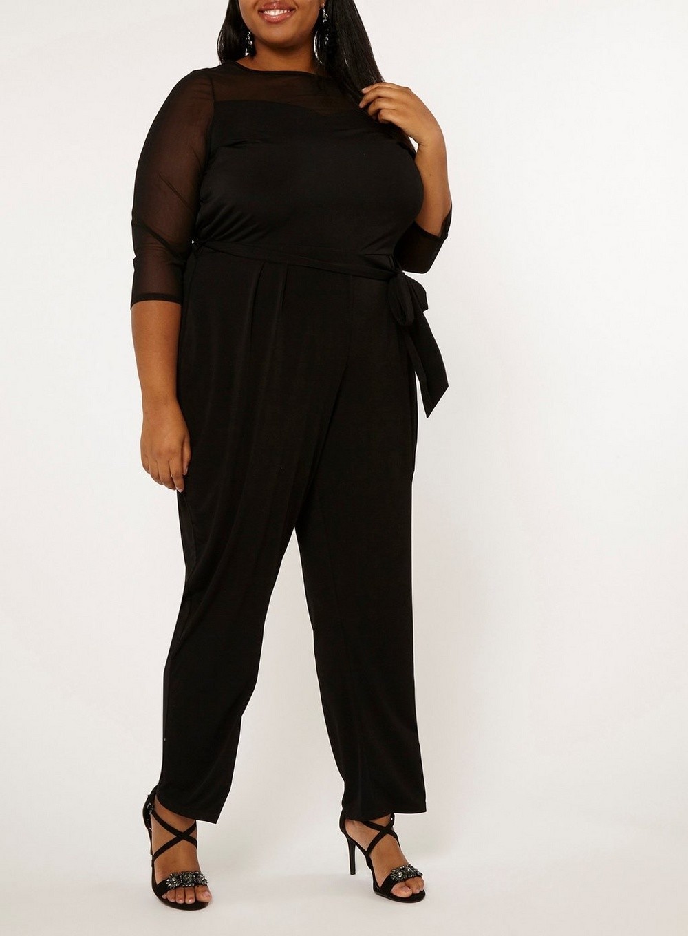 Estas son las 13 marcas donde encontrar ropa moderna para chicas curvy
