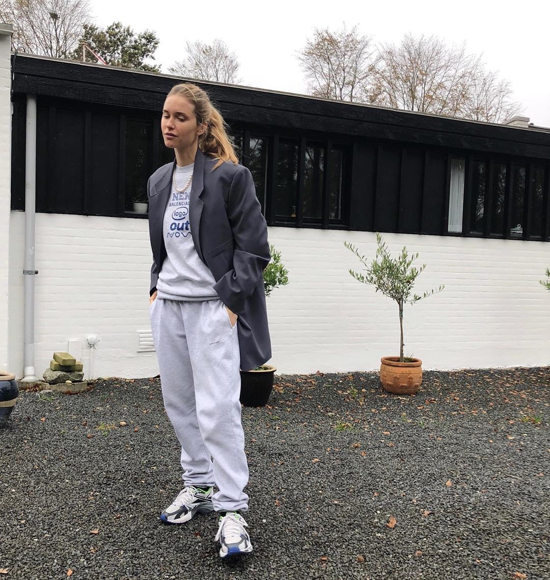 El chándal es cool y casual. Palabra del street style