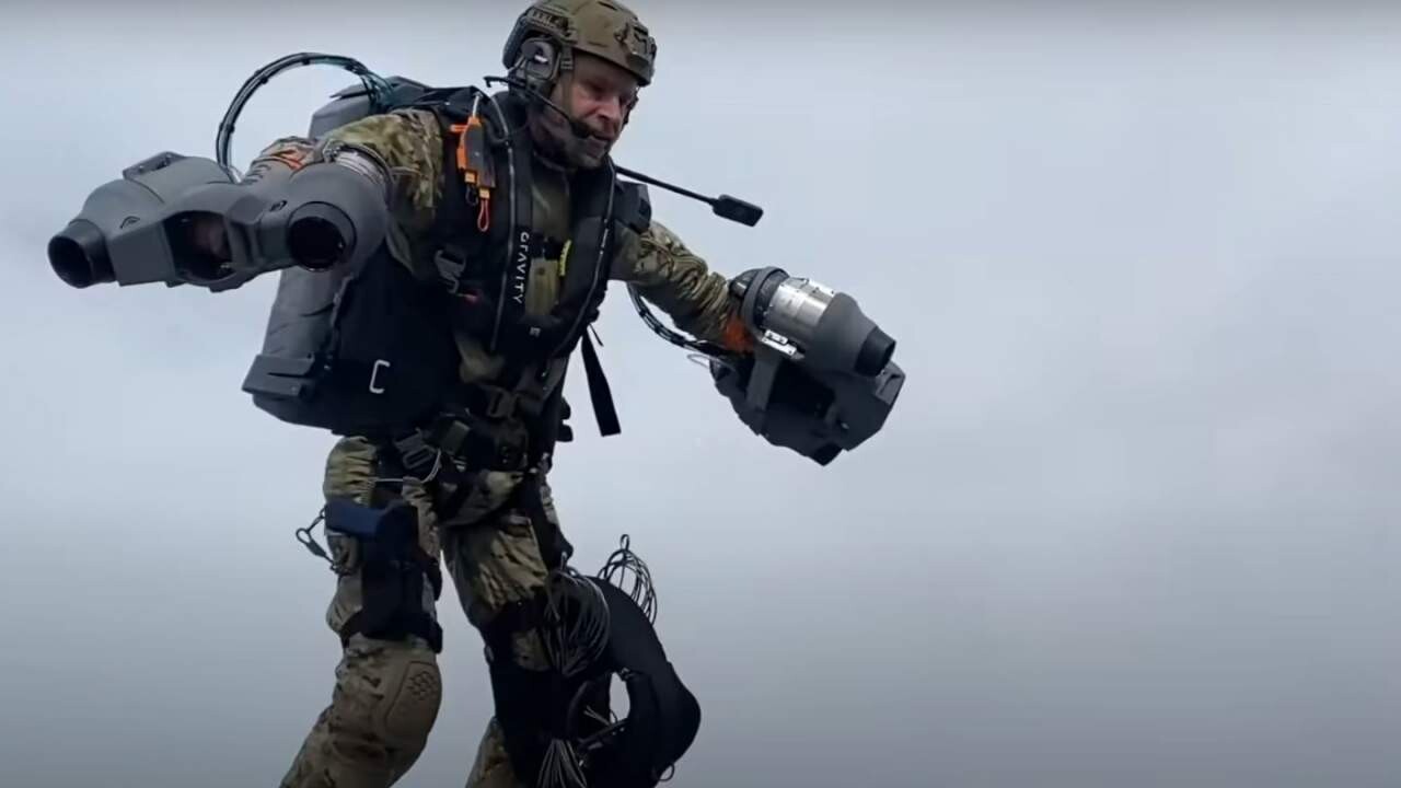 La Marina Real británica está probando el uso de jetpacks para abordar ...