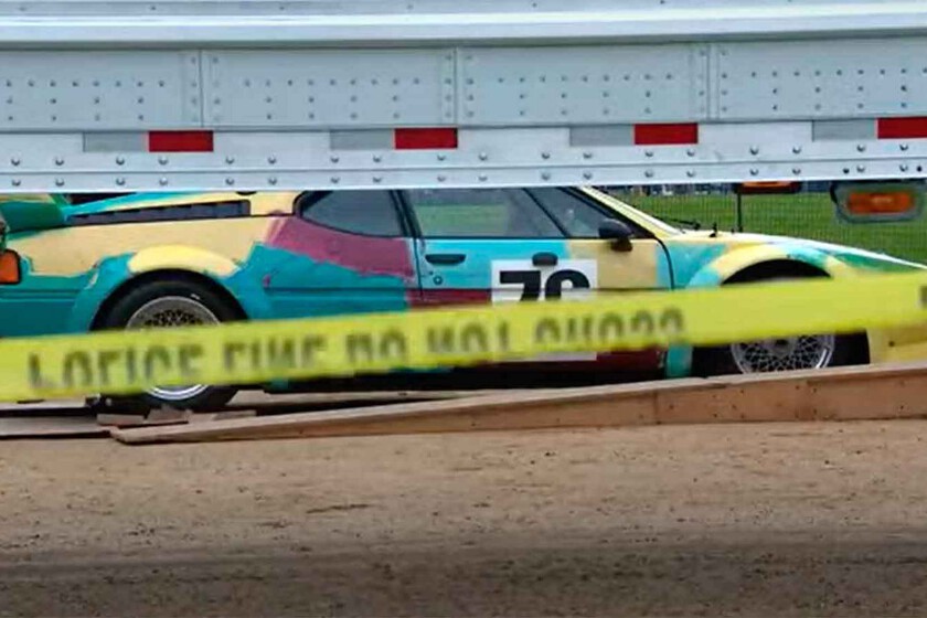 Un operario muere aplastado por el famoso BMW M1 pintado por Andy Warhol mientras lo bajaba de ...