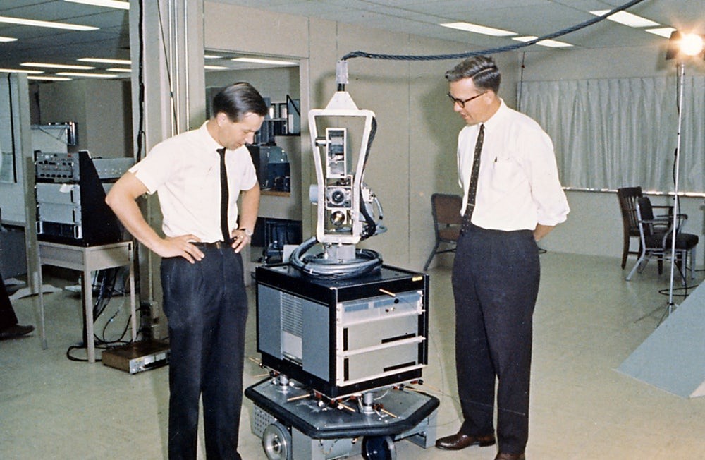 Fallece Nils Nilsson, pionero de la inteligencia artificial que creó al ...