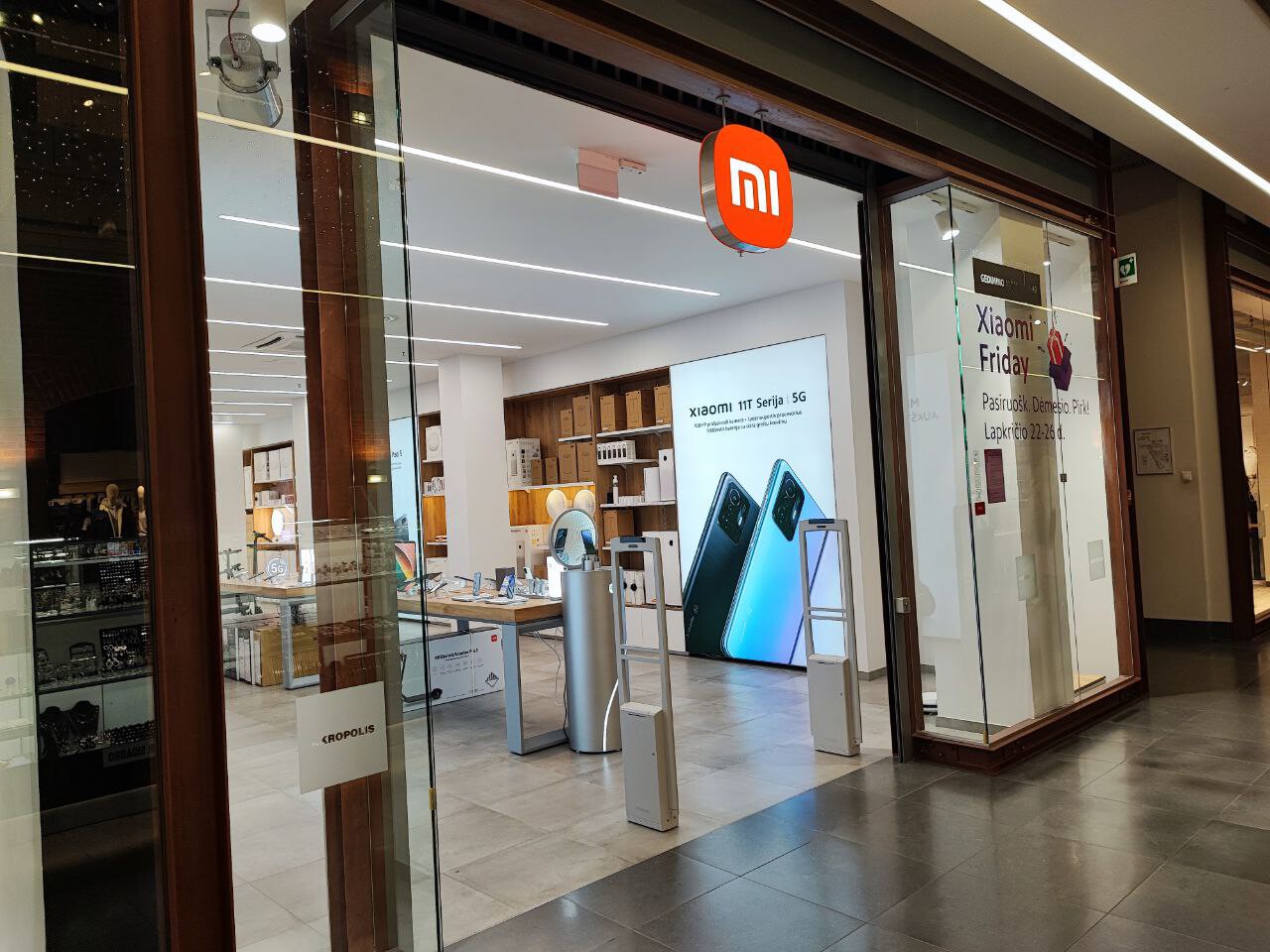 Así es una Mi Store en Lituania, país en el que Xiaomi fue considerada ...