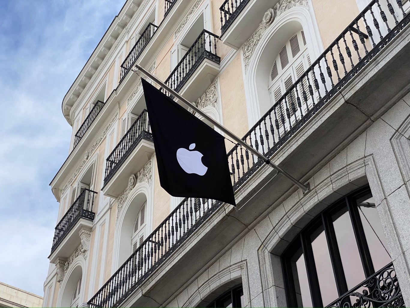 Apple reinagura la Apple Store de Puerta del Sol: así es la nueva ...