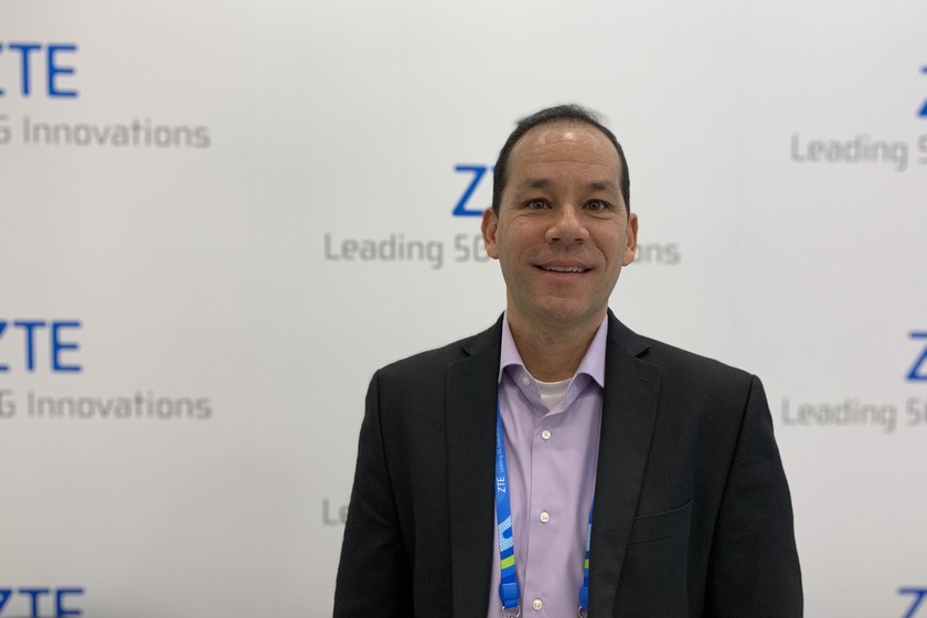 "Estamos a cuatro o cinco años de que los smartphones plegables sean lo ...