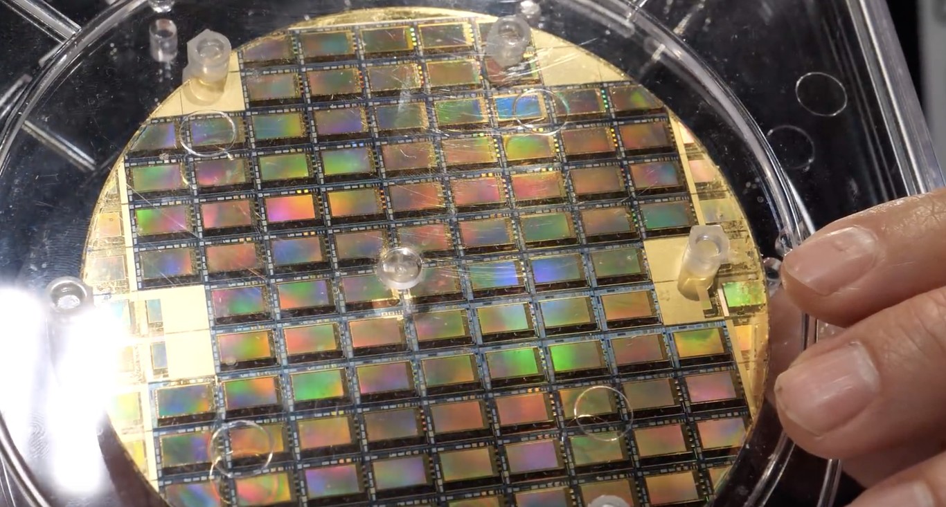 microLED: Este panel alcanza un brillo de 2.000.000 nits y 10.000 ppp