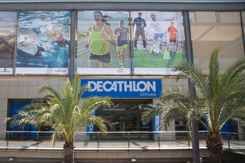 Decathlon está liquidando en sus rebajas la cinta de correr plegable y ...