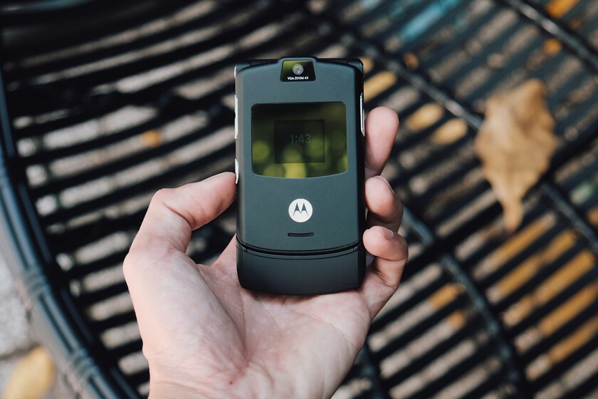 The Motorola Razr V3 From 20 Years Ago Is One Of The Most Desired ...