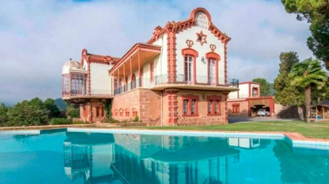 El nidito de amor del terror de Rosalía y Rauw Alejandro: kilómetros de ...