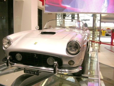 Tienda Ferrari en Milán