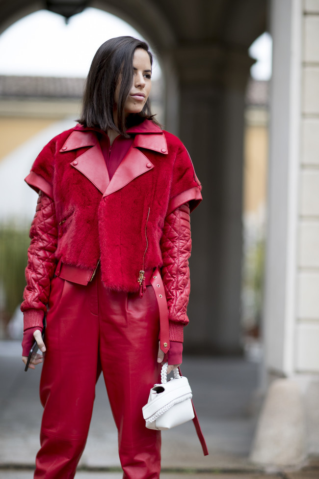 Cómo combinar un pantalón rojo para triunfar con tu look