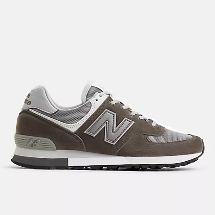 New Balance lanza unas zapatillas de lujo del color oficial de 2025 ...