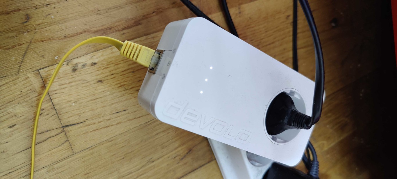 El equipo WiFi de los editores de Xataka: router, PLC, repetidor y más para tener internet en ...