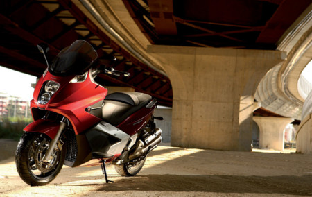 Gilera GP 800 maxi-scooter