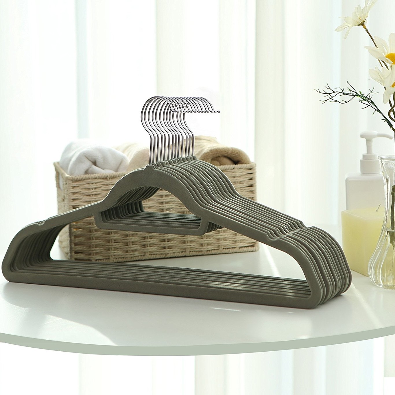 14 trucos para colgar la ropa en el armario y que te quepa todo (por ...