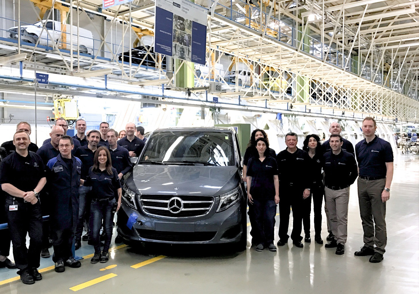 La fábrica de Mercedes-Benz en Vitoria celebra las 100.000 unidades de ...