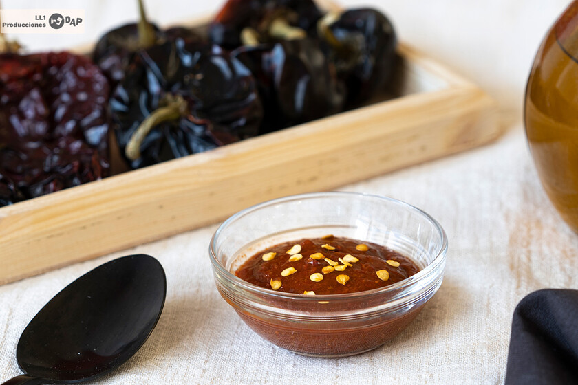 Cómo hacer salsa harissa casera, receta picante de cocina árabe y de Túnez