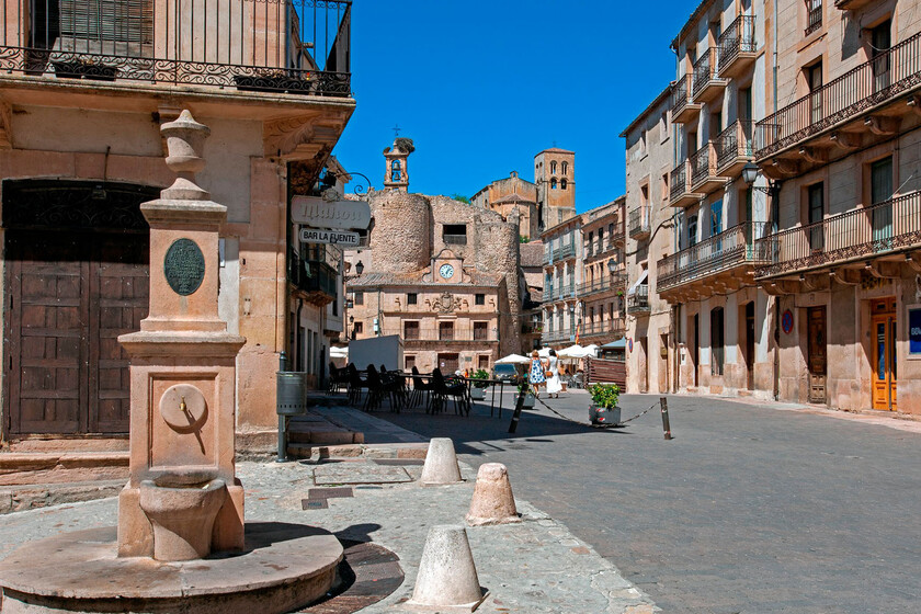 El pueblo ideal para comer cordero asado en horno de leña y visitar su ...