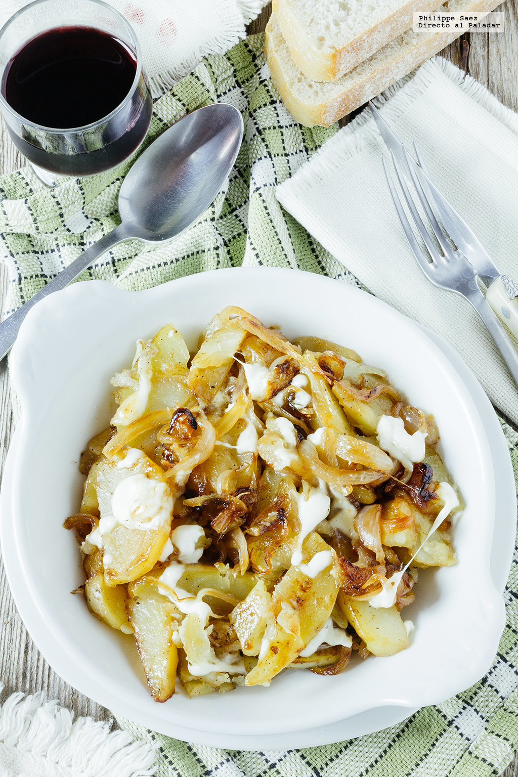 Papas con cebolla caramelizada. Receta vegetariana fácil