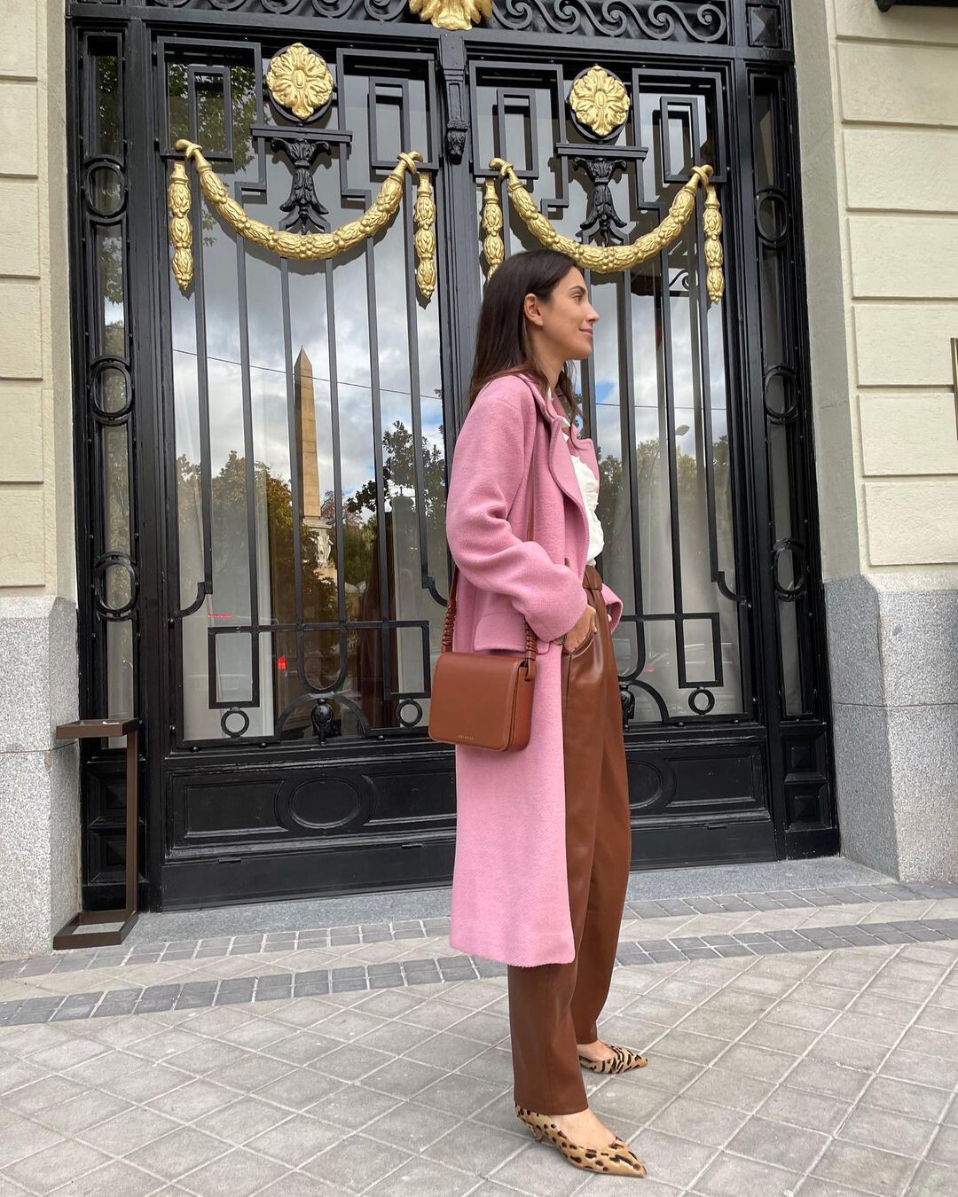 Cómo combinar un abrigo rosa: cinco looks inspiradores del street style ...