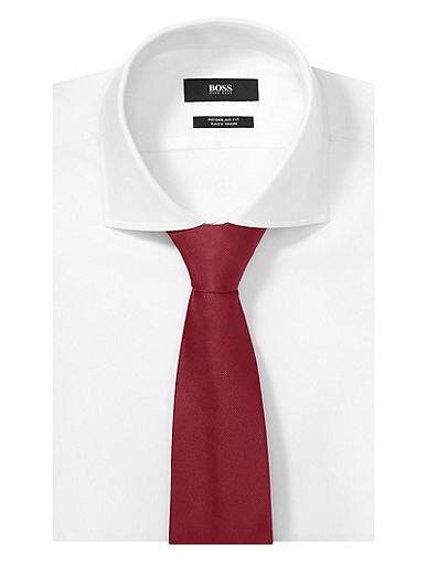 Acentúa tu look con una corbata roja