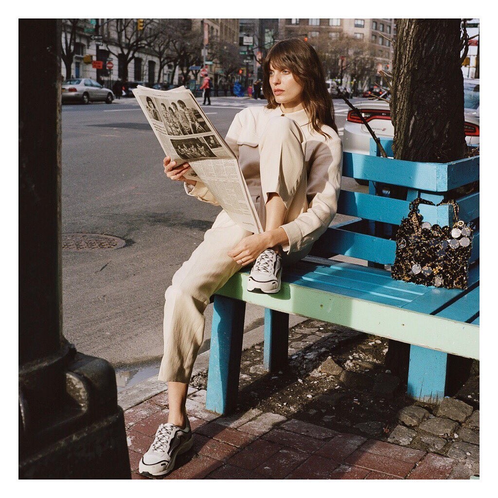 Las parisinas que mejor visten compran su ropa en estas 9 marcas francesas