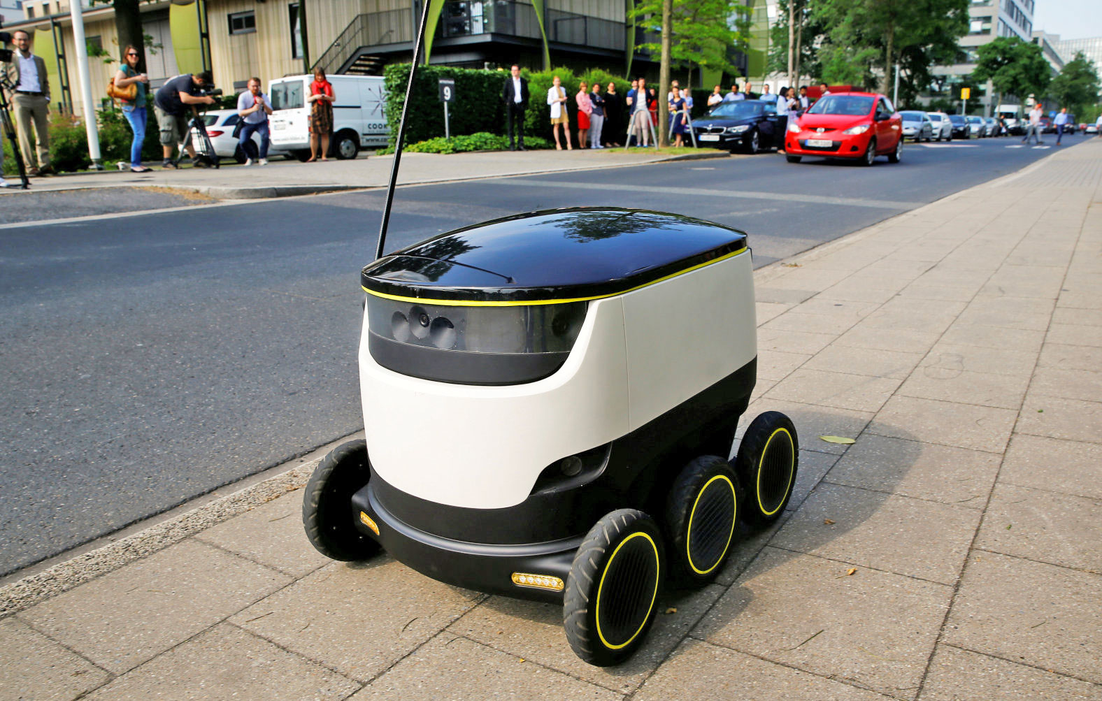 Adiós al repartidor, este pequeño robot autónomo es el nuevo ...