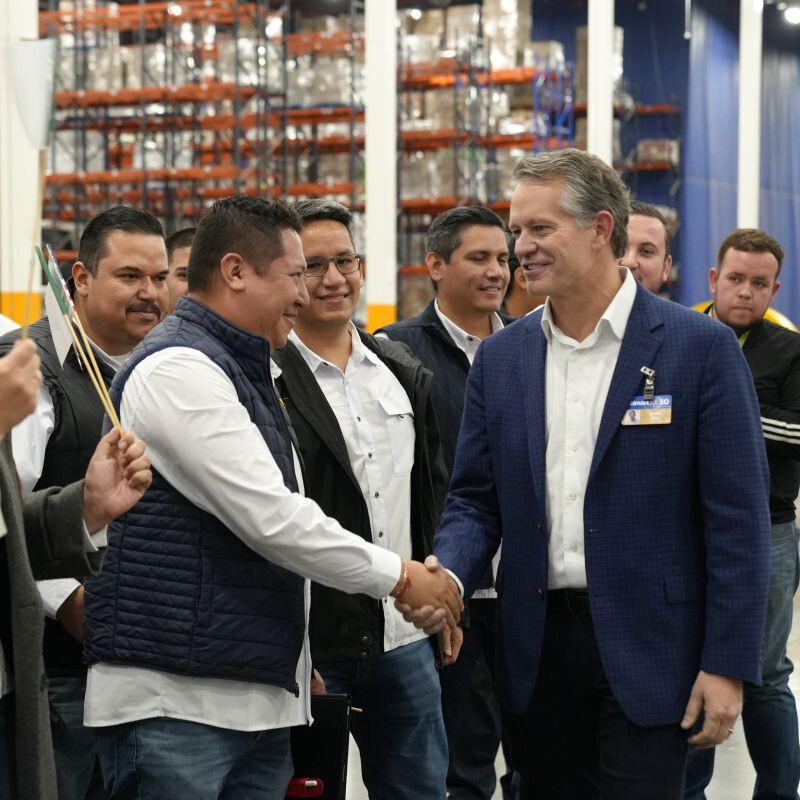 El CEO de Walmart defiende a México como mercado clave frente a ...