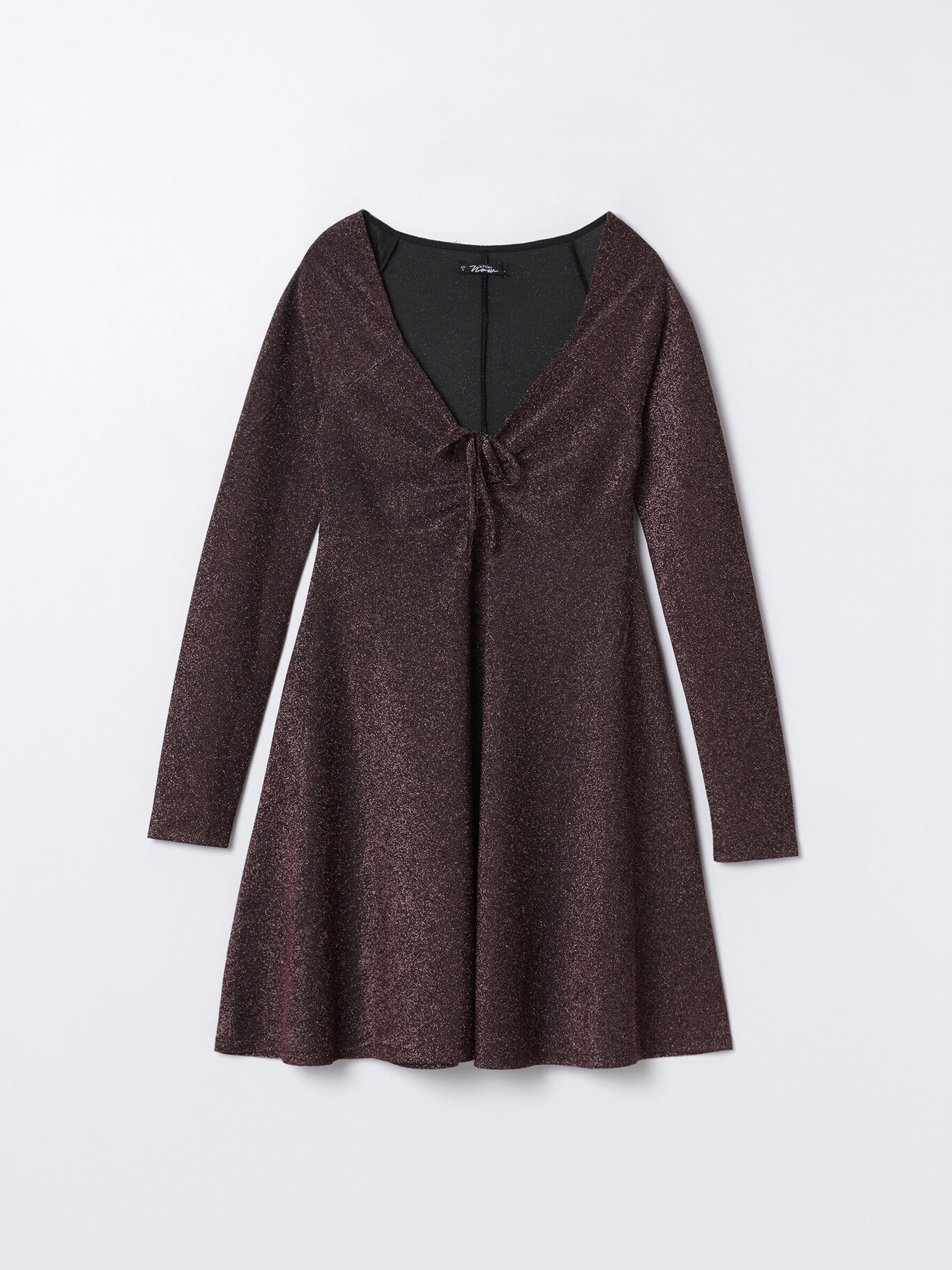 La robe lefty à 10€ promet de nous éblouir dans tous nos looks ce Noël ...