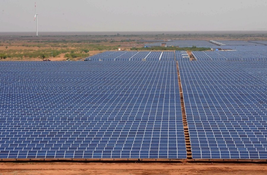 La que será la planta solar más grande del mundo inicia operaciones en ...