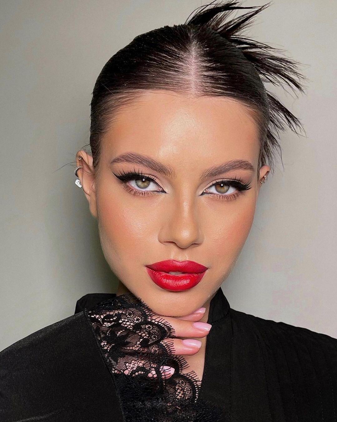 Este es el maquillaje para pelo moreno que más favorece según los ...