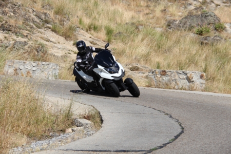 Quadro4, así es la curiosa experiencia de conducir el único scooter de ...