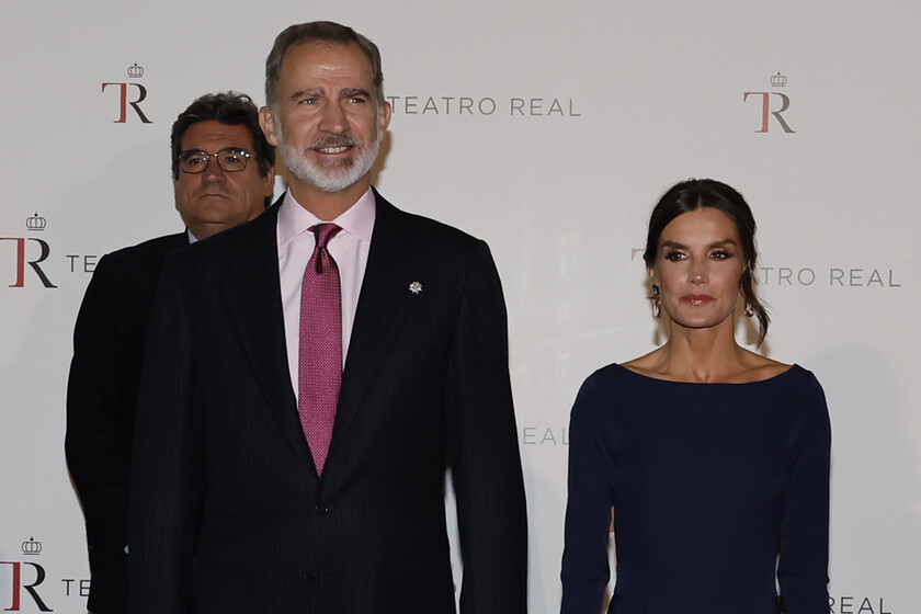 Doña Letizia deslumbra en la inauguración de la temporada del Teatro ...