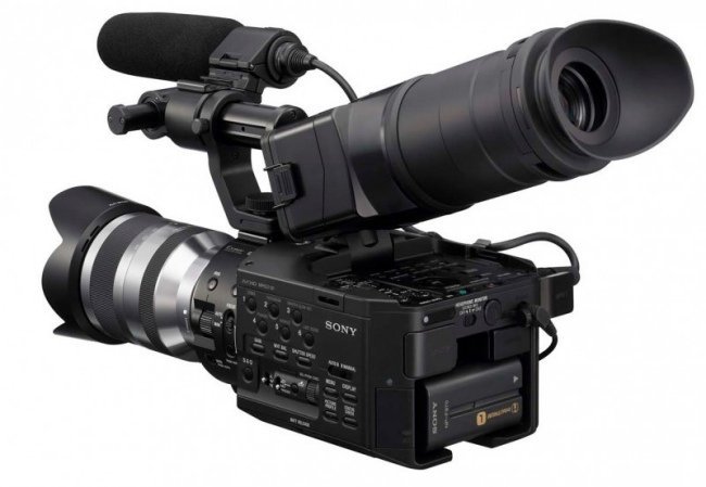 La NEX-FS100 se apunta a las videocámaras de ópticas intercambiables