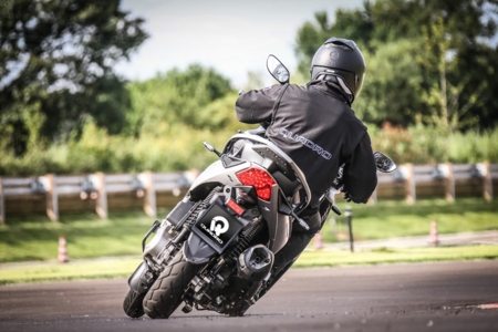 Quadro4, así es la curiosa experiencia de conducir el único scooter de ...