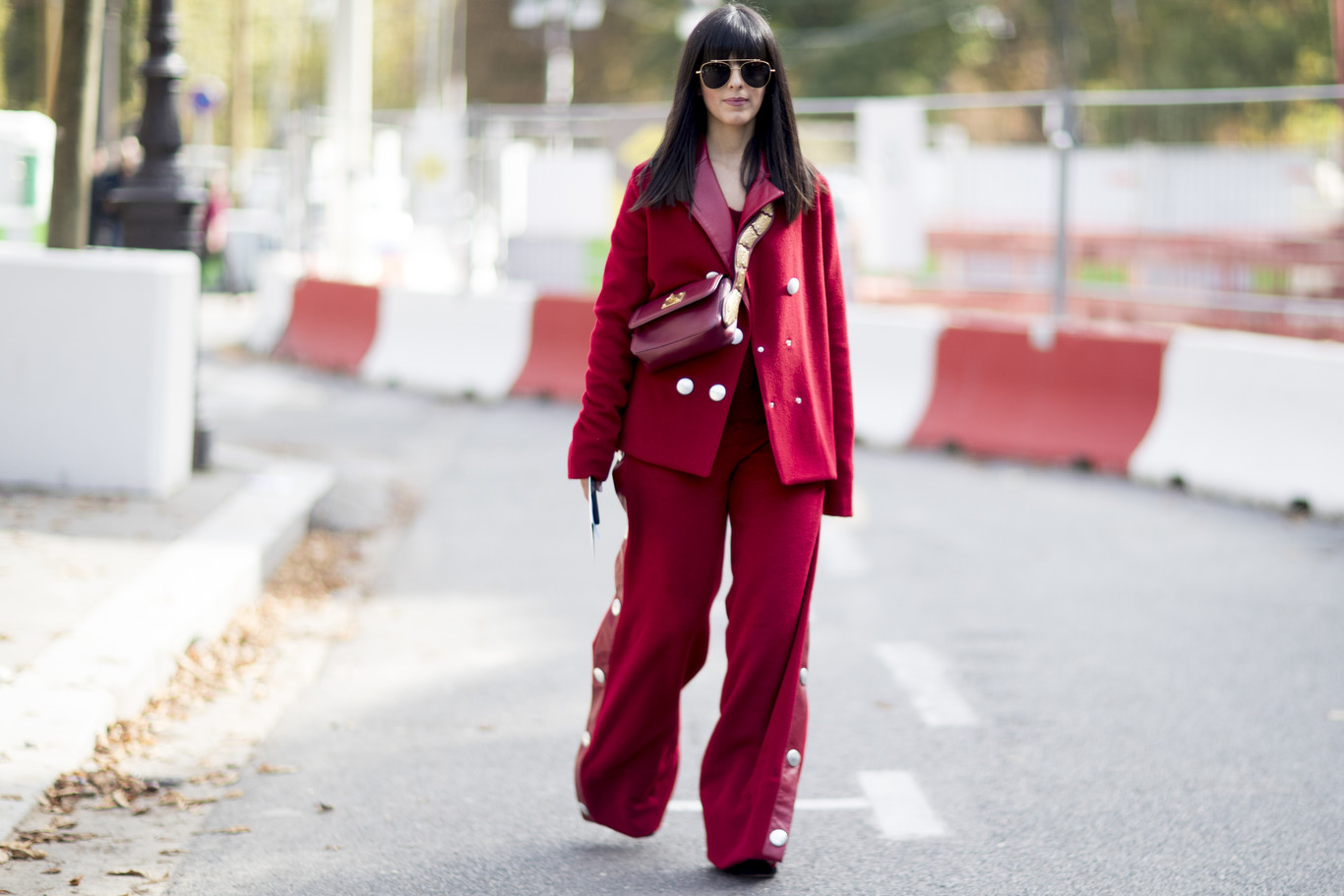 Estas son las 4 tonalidades favoritas para llevar un traje-pantalón ...