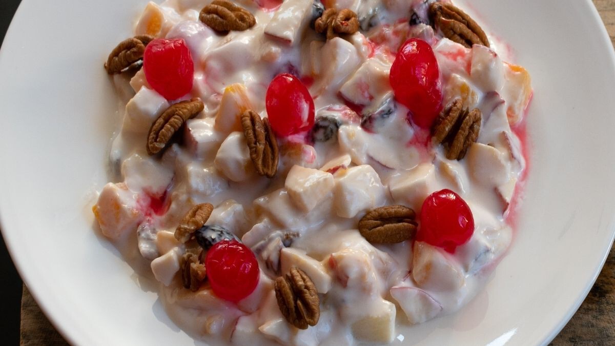 Prepara esta ensalada de manzana cremosa que rinde para 20 personas ...