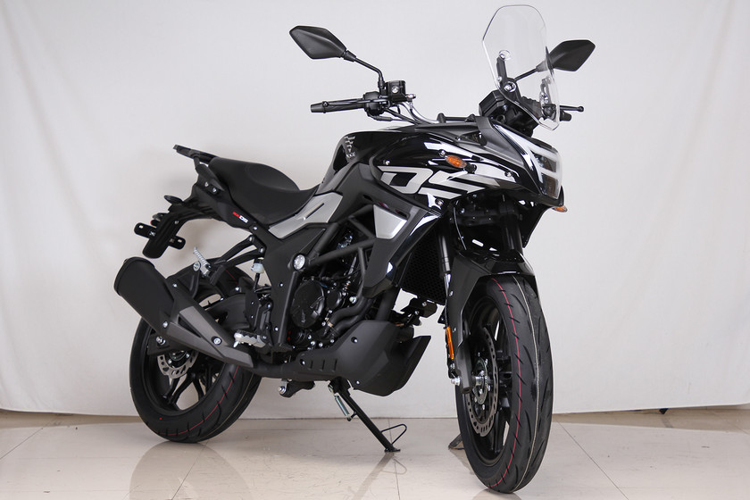 Voge 300DS 2020, precio: una trail lowcost para el A2 y por 3.595 euros.