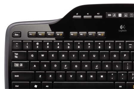 Logitech Wireless Desktop MK700, con pequeña pantalla