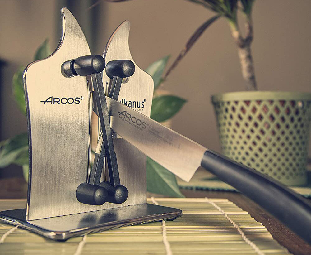 Cómo afilar un cuchillo (y las siete mejores herramientas para hacerlo)