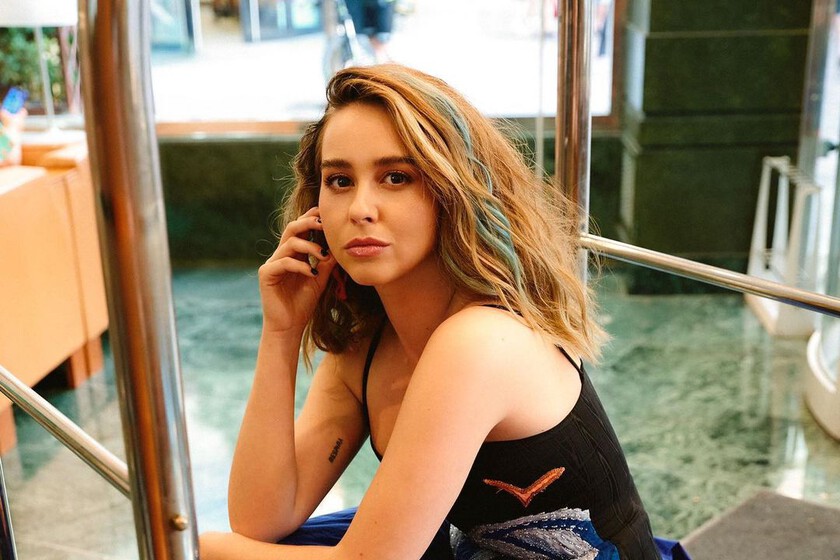 Mechas azules en pelo castaño: cómo llevarlas