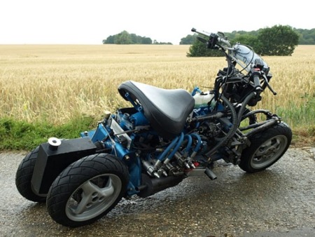 4-MC, una particular moto con cuatro ruedas