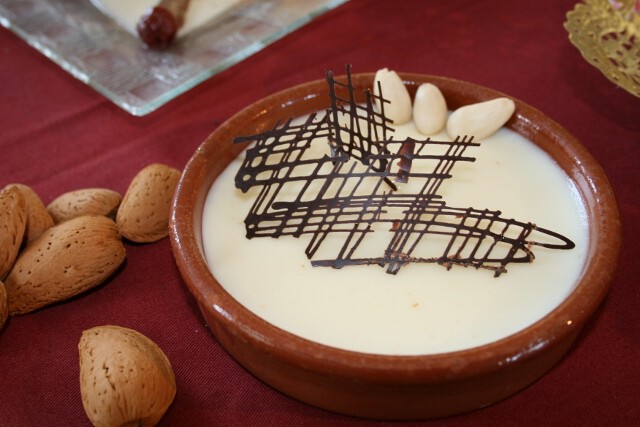 El manjar blanco: un postre nacido en la Tarragona medieval que llegó ...