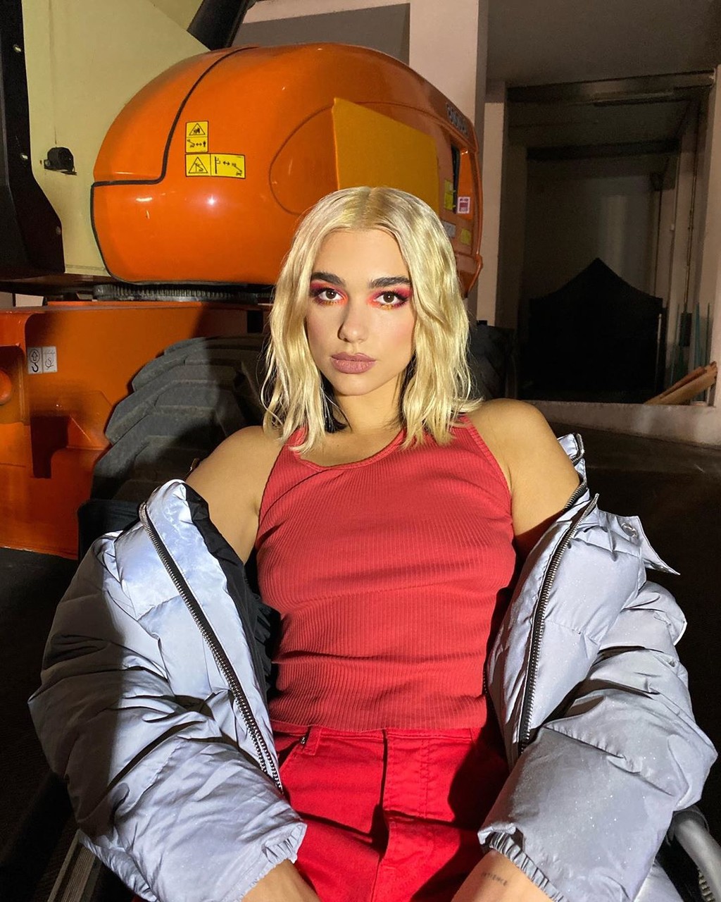 El último videoclip de Dua Lipa, Physical, se viste en colores ...