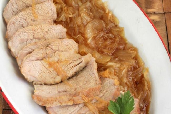 Ternera blanca asada con salsa de cebolla confitada a la mostaza, muy ...