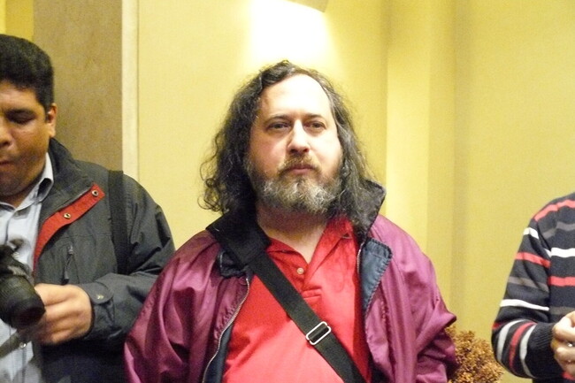 Ya se sabe por qué ha vuelto Stallman a la FSF y esto vuelve a poner ...