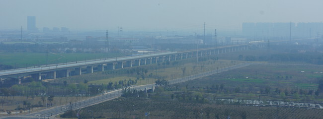 China quiso ser la reina de los trenes de alta velocidad. Así que ...